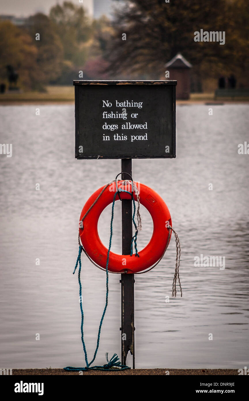 Warning sign at pond, Kensington Gardens, London Stock Photo - Alamy