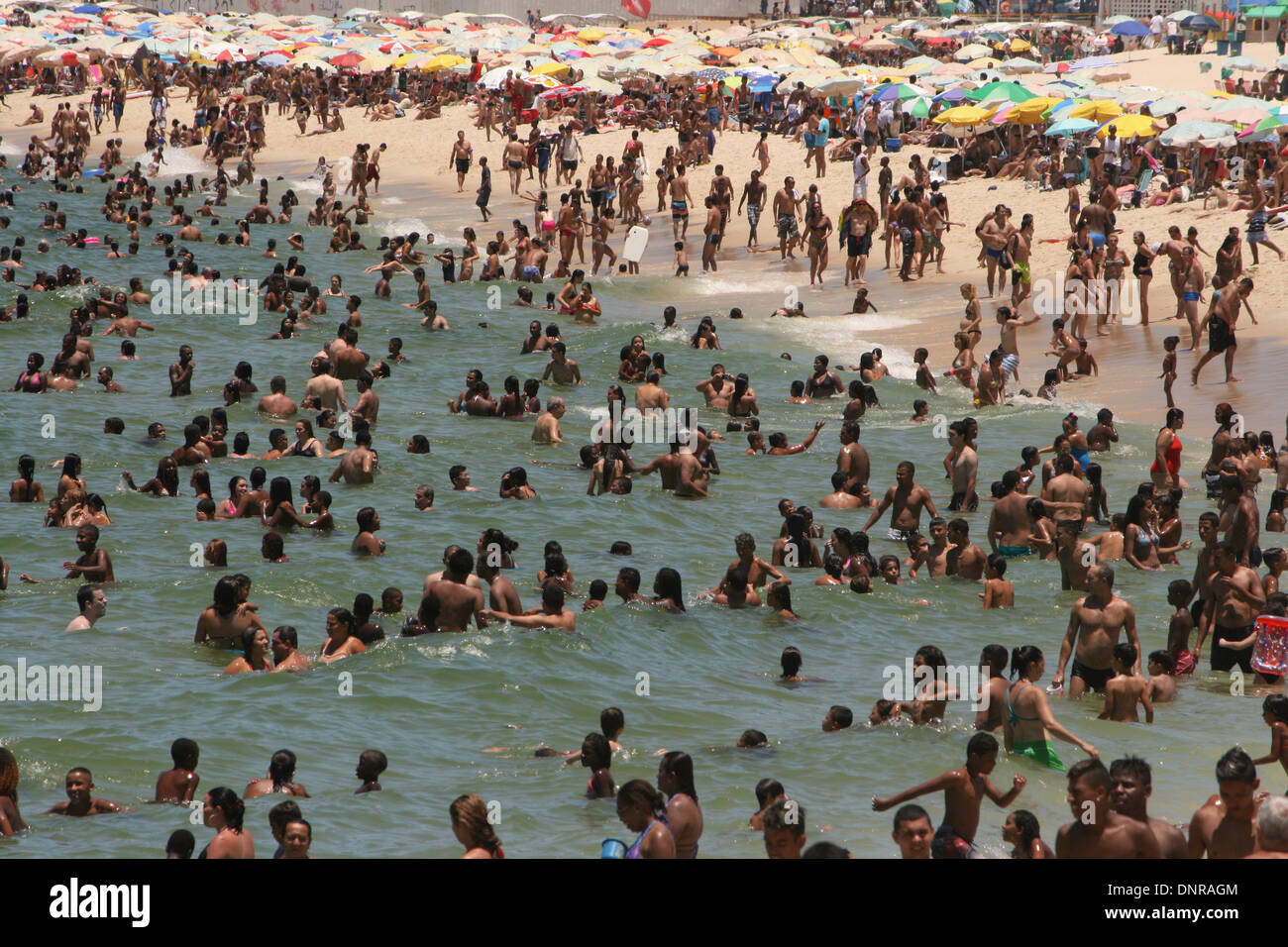 Arpoador Beach, Rio de Janeiro, Brazil. 4th Jan, 2014. Thousands of ...