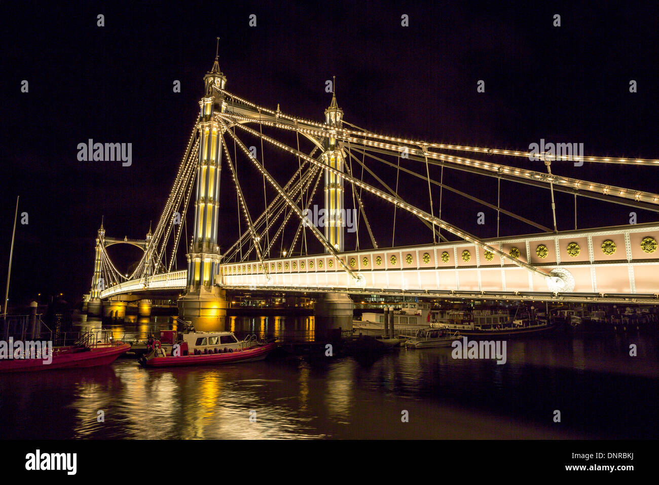 Albert bridge at night hi-res stock photography and images - Alamy