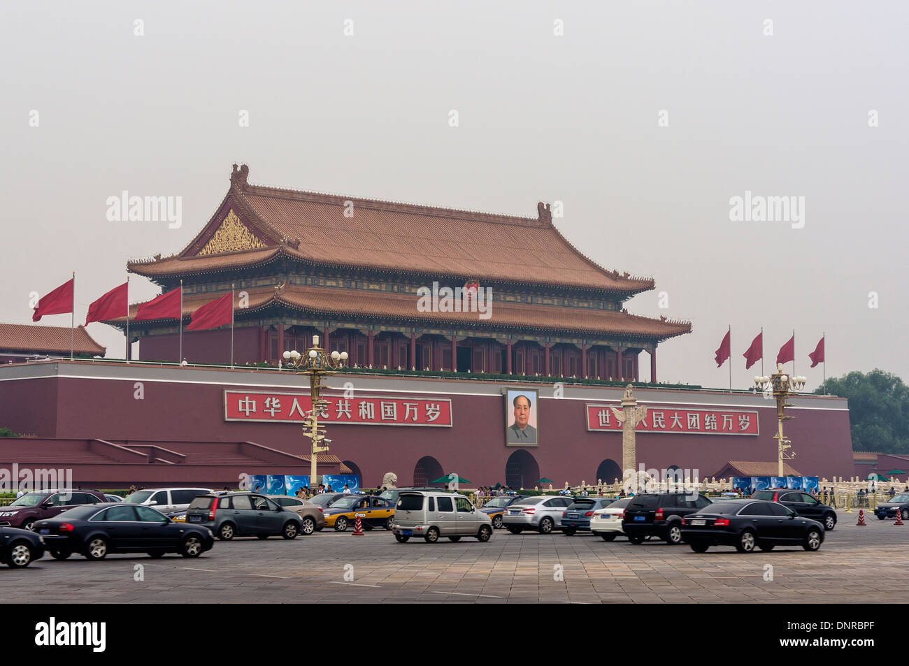 Tiananmen square mao zedong portrait hi-res stock photography and ...