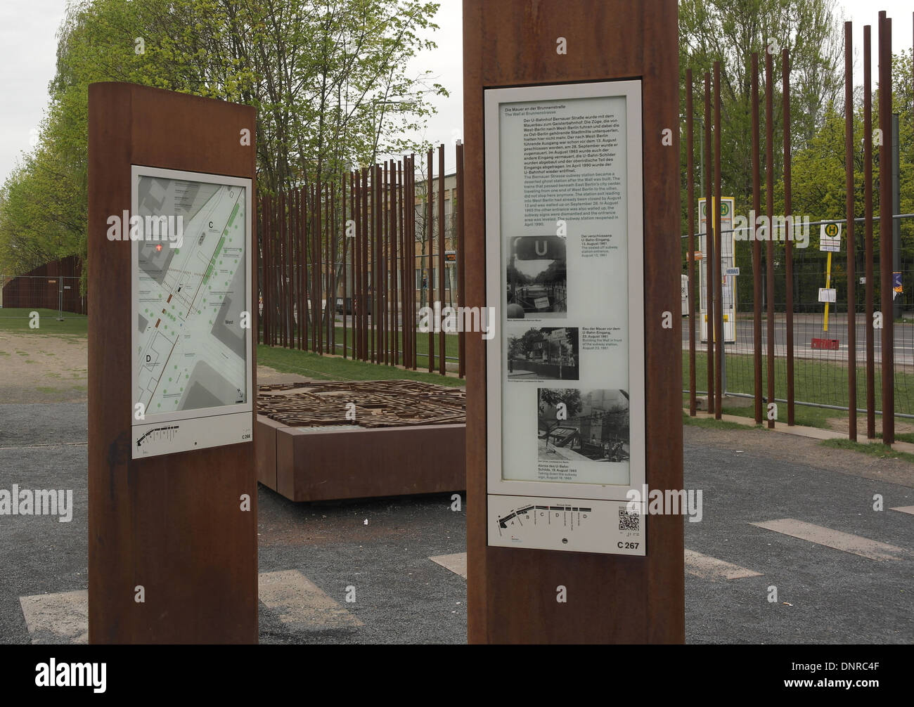 Information panels about 1960s border closure of the Bernauer Strasse ...