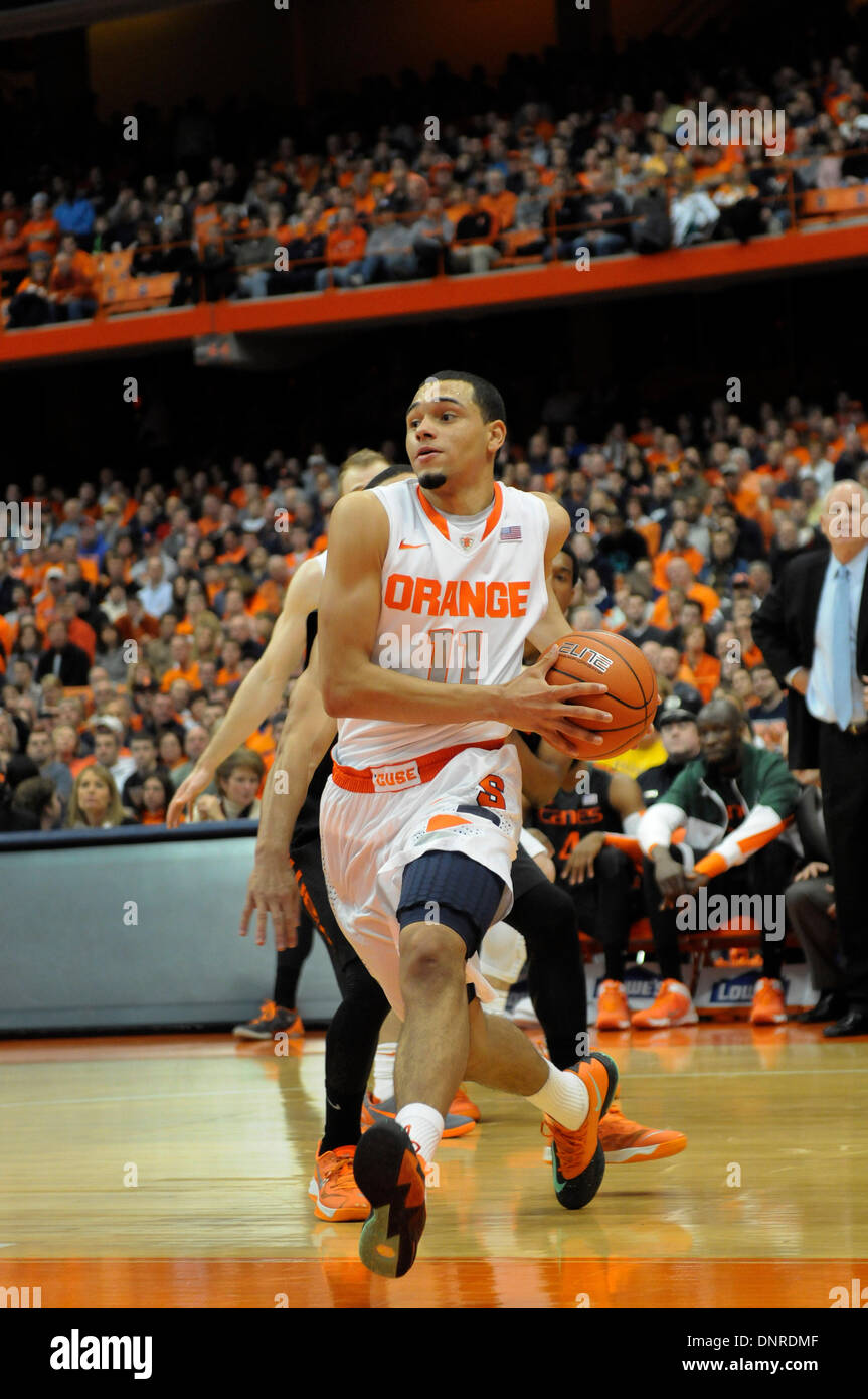 Tyler ennis basket hi-res stock photography and images - Alamy