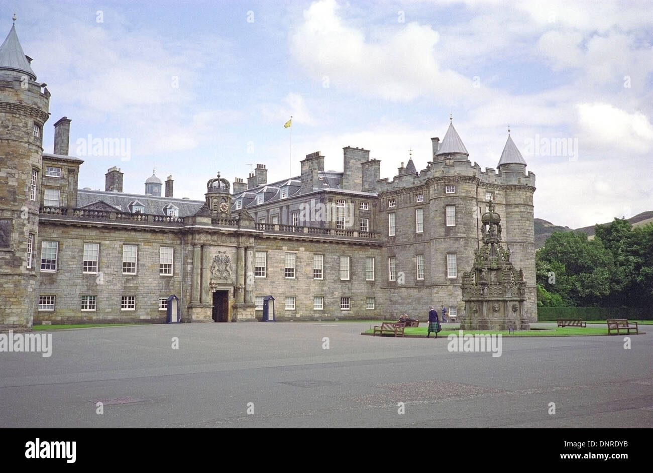 Scotland hollyrood palace hi-res stock photography and images - Alamy