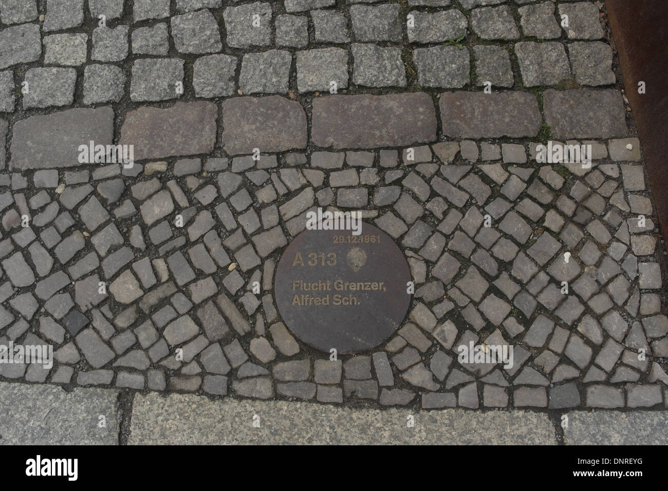 Circular memorial plaque to the 'Escape of Alfred Sch. (29/12/1961 ...