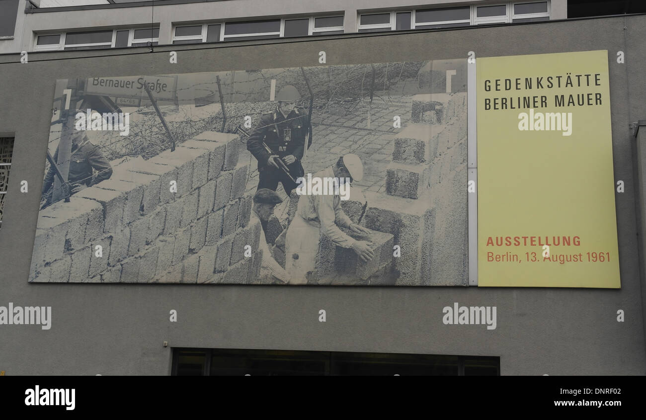 Building the berlin wall august 1961 hi-res stock photography and ...