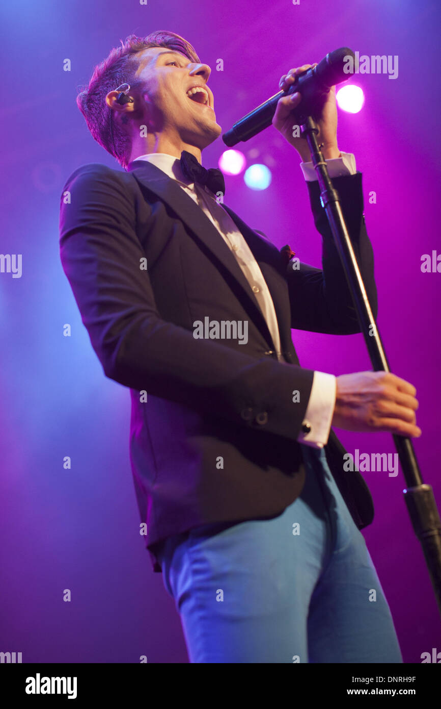 2012 hot chelle rae hi-res stock photography and images - Alamy