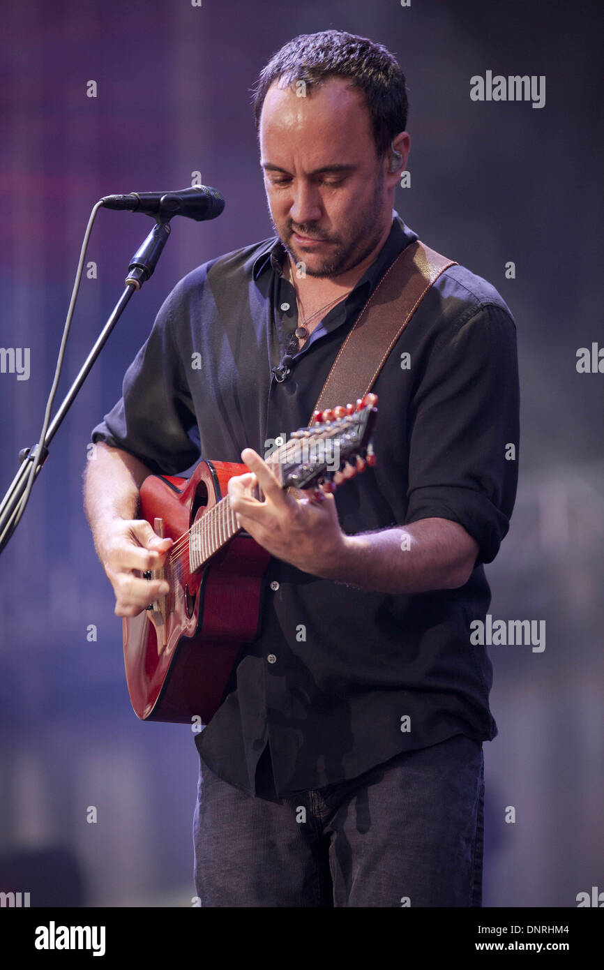 Chicago, Illinois, USA. 8th July, 2011. DAVE MATTHEWS performs with his ...