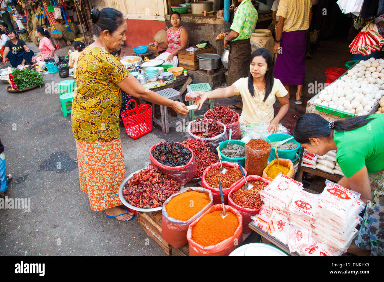 Red chillies asian market hi-res stock photography and images - Alamy