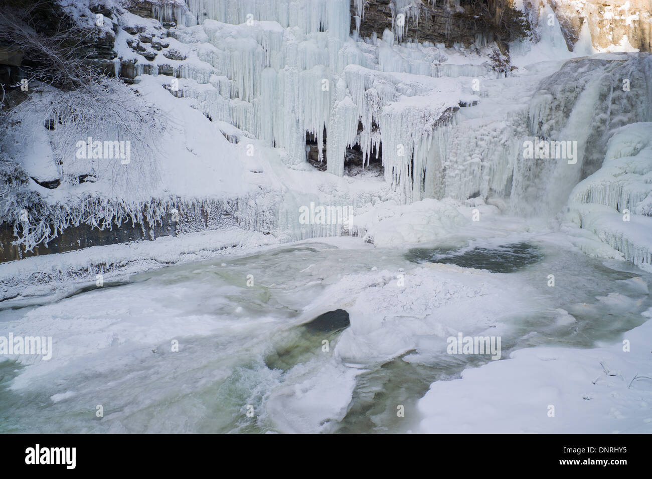 Frozen waterfalls hi-res stock photography and images - Alamy