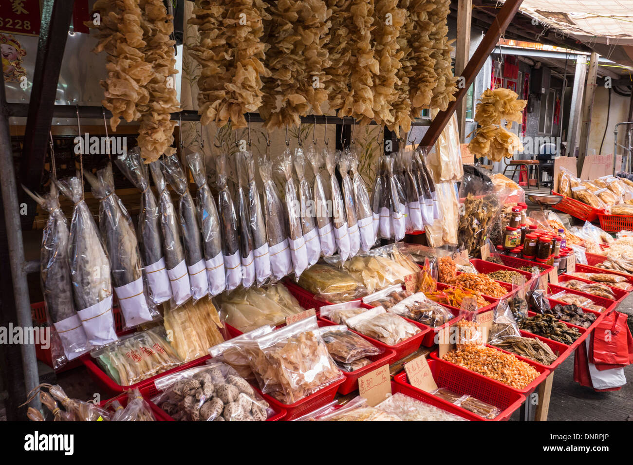 Dried seafood stall hi-res stock photography and images - Alamy