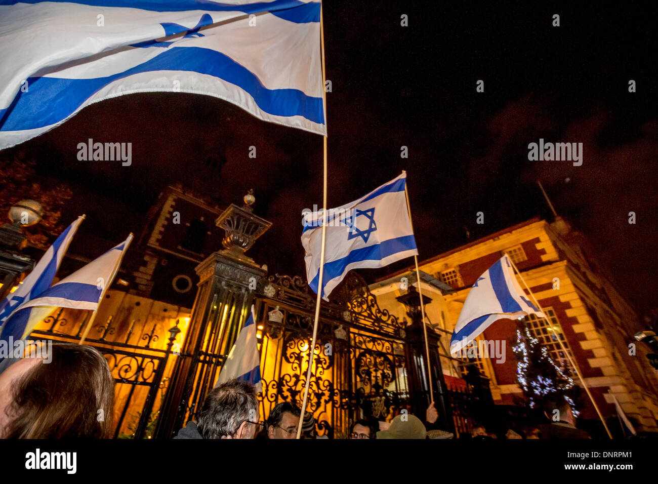Protest at Separation Wall art installation by Israeli supporters in ...