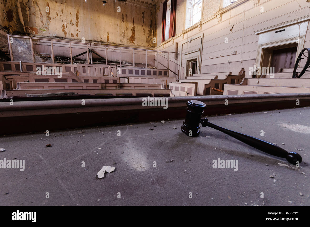 Judge bench and gavel hi-res stock photography and images - Alamy
