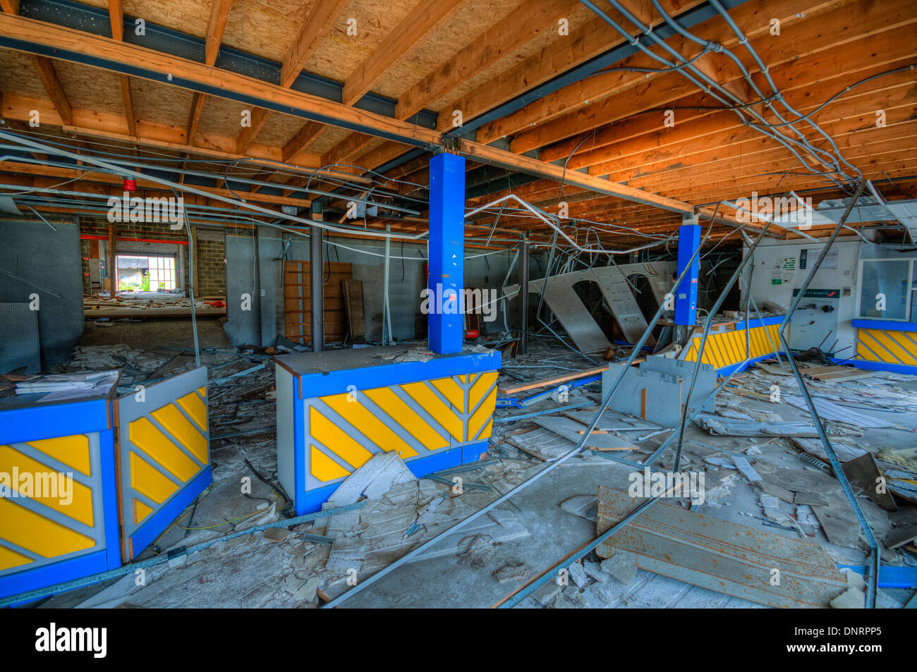 Vandalised empty building hi-res stock photography and images - Alamy