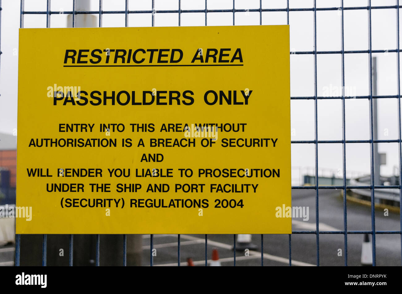 Restricted area sign at port entry hi-res stock photography and images ...