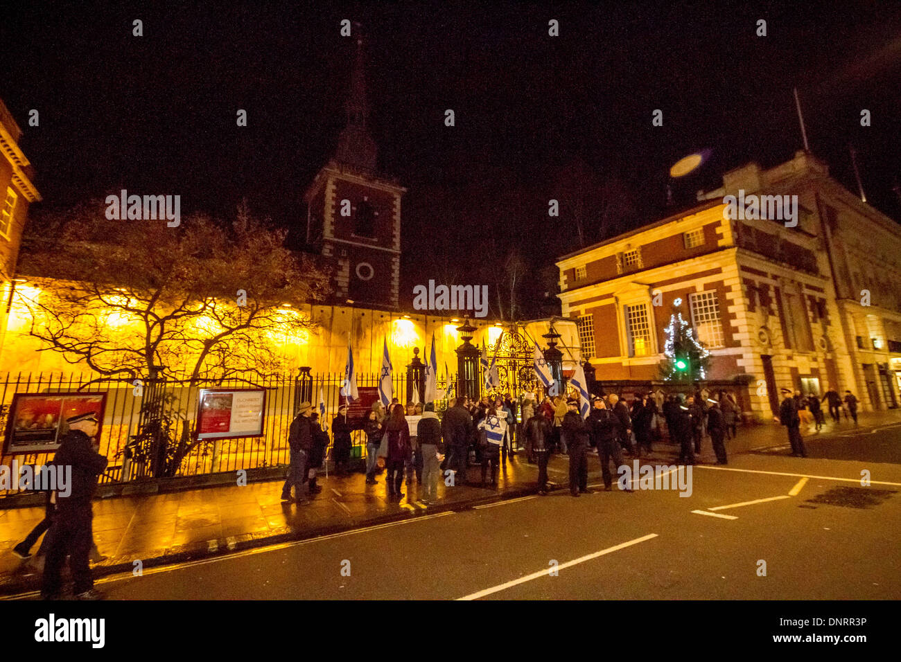 Protest at Separation Wall art installation by Israeli supporters in ...