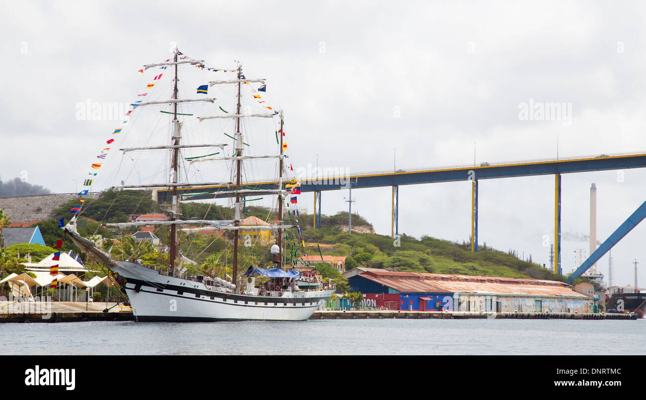 Square rigged sailing ship hi-res stock photography and images - Alamy