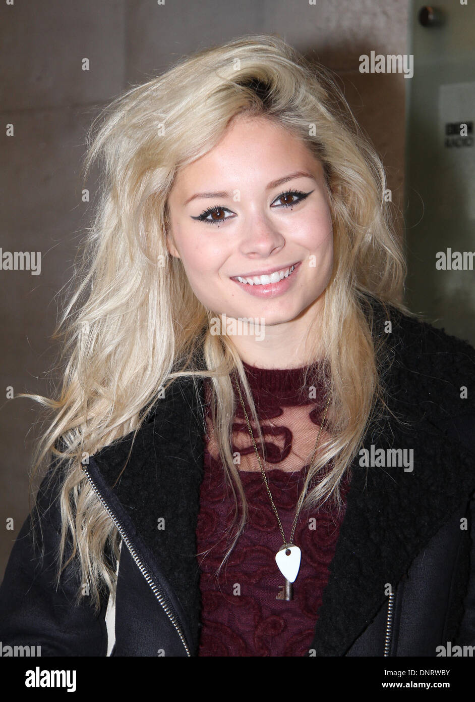 Nina nesbitt singer songwriter hi-res stock photography and images - Alamy