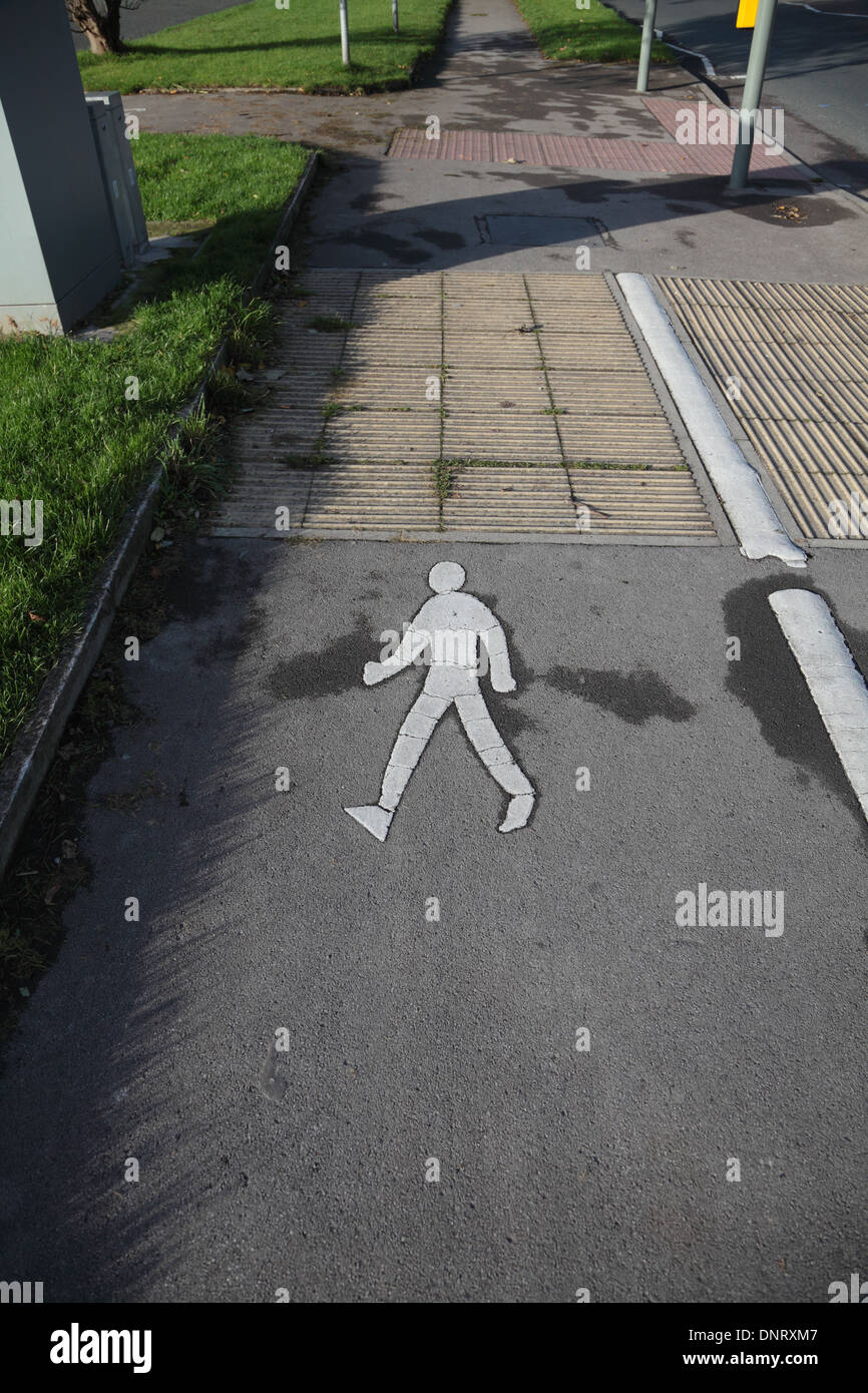 Walking man pavement sign hi-res stock photography and images - Alamy