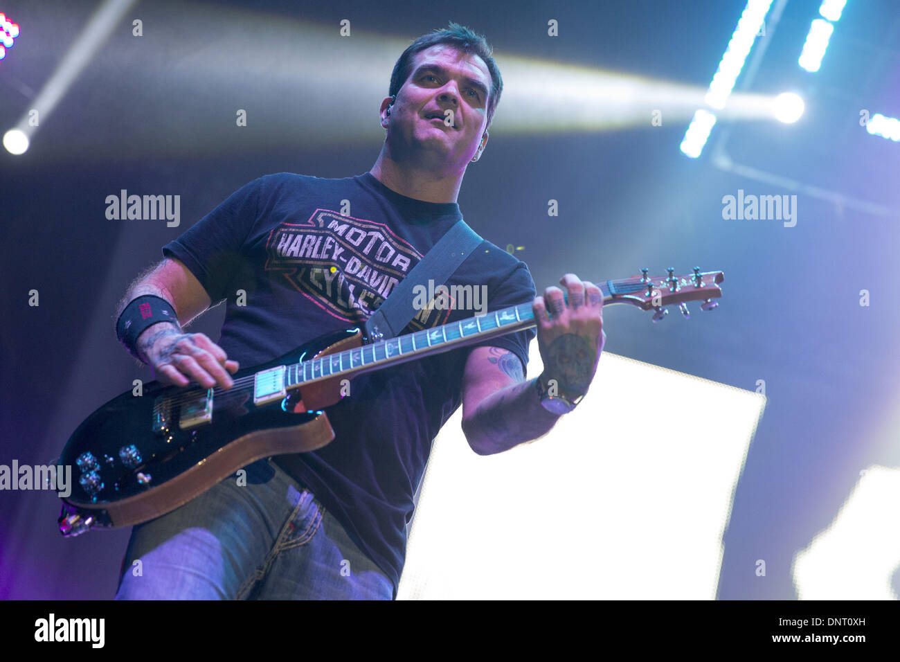 Chris henderson 3 doors down hi-res stock photography and images - Alamy