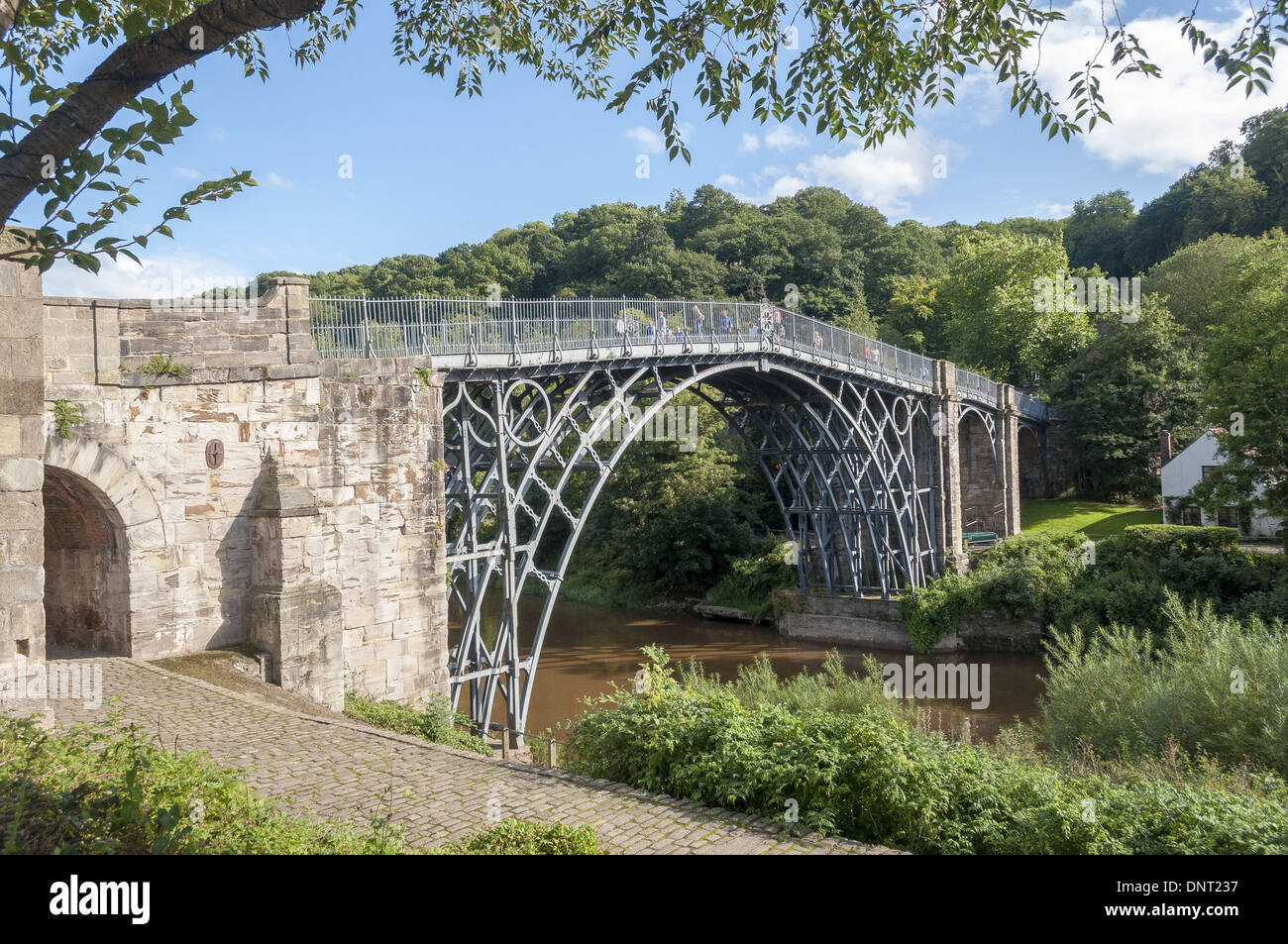 The Iron Bridge which crosses the River Severn in Shropshire, England ...
