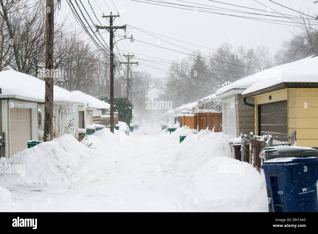 Snow alley garage hi-res stock photography and images - Alamy