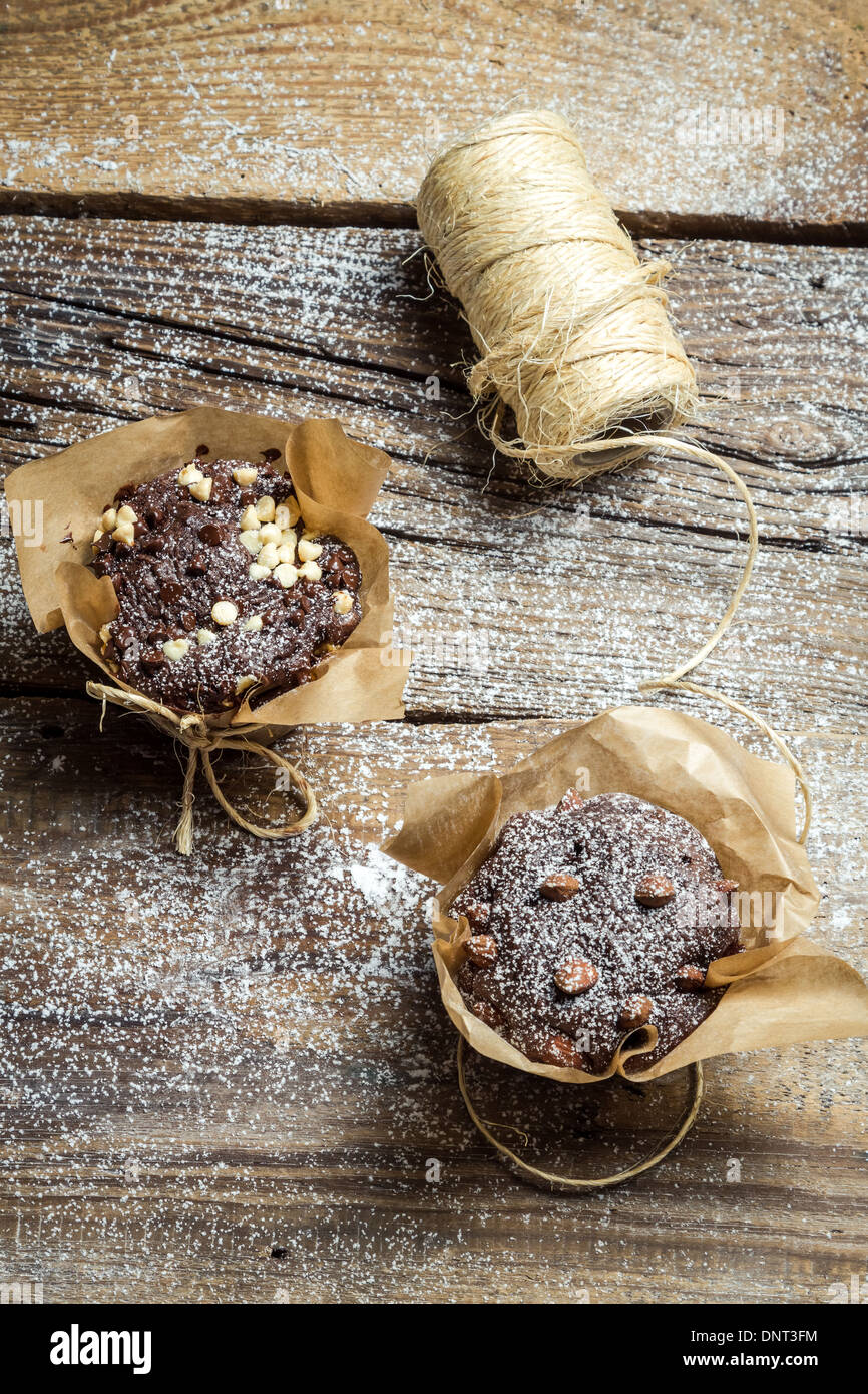 Decorating chocolate muffins with string Stock Photo - Alamy