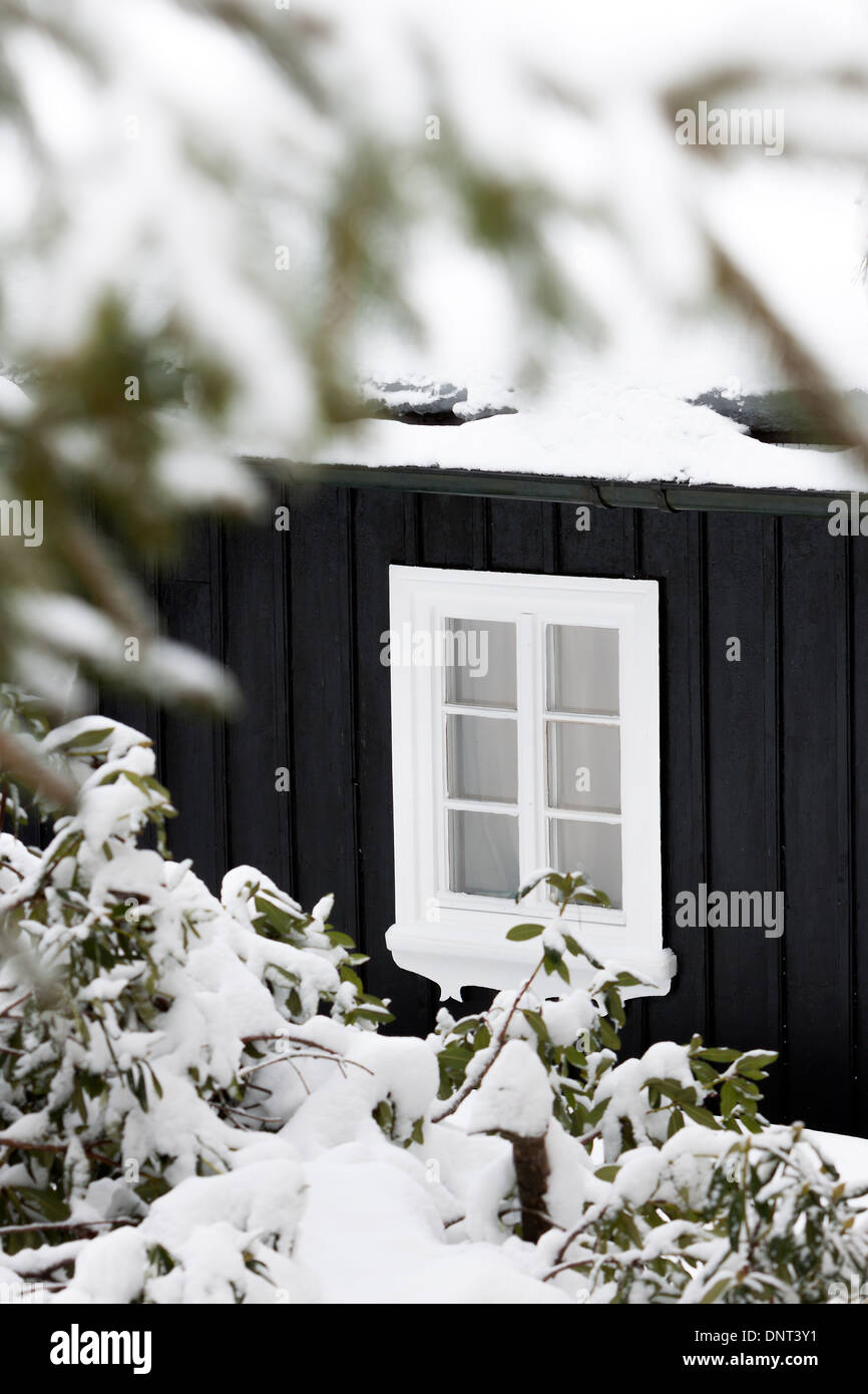 One cottage window hi-res stock photography and images - Alamy