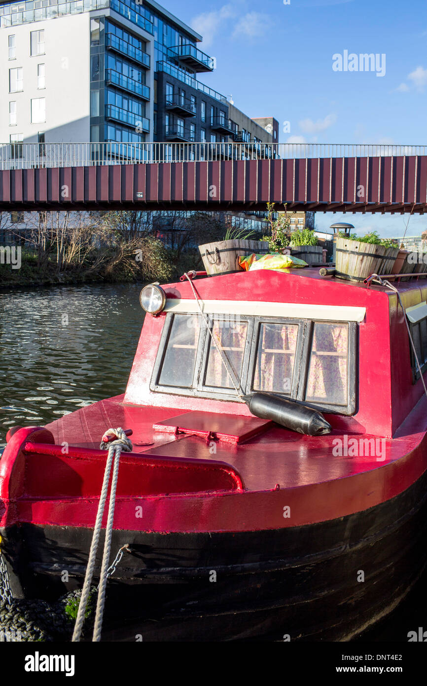 Houseboat on River Lee Navigation, Hackney Wick, London, United Kingdom ...
