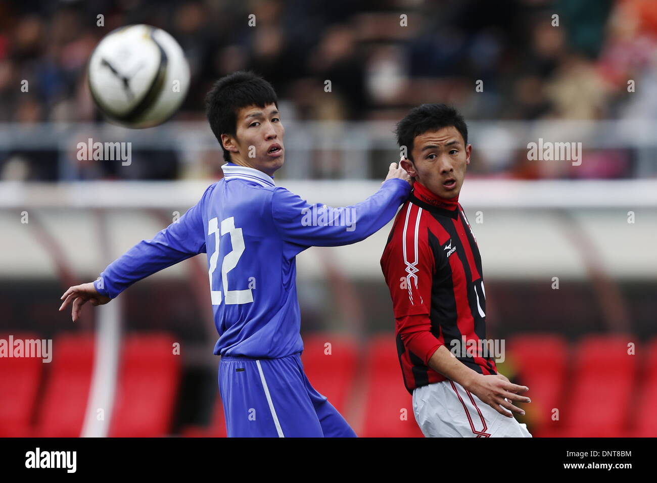 Komaba soccer field, Saitama, Japan. 5th Jan, 2014. (L to R) Tsukasa ...