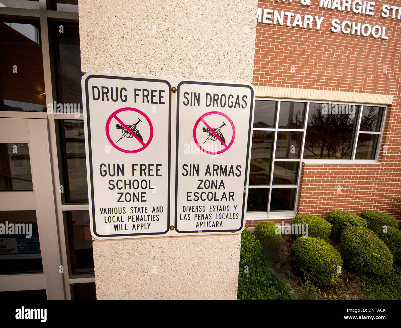 Bilingual school sign hi-res stock photography and images - Alamy
