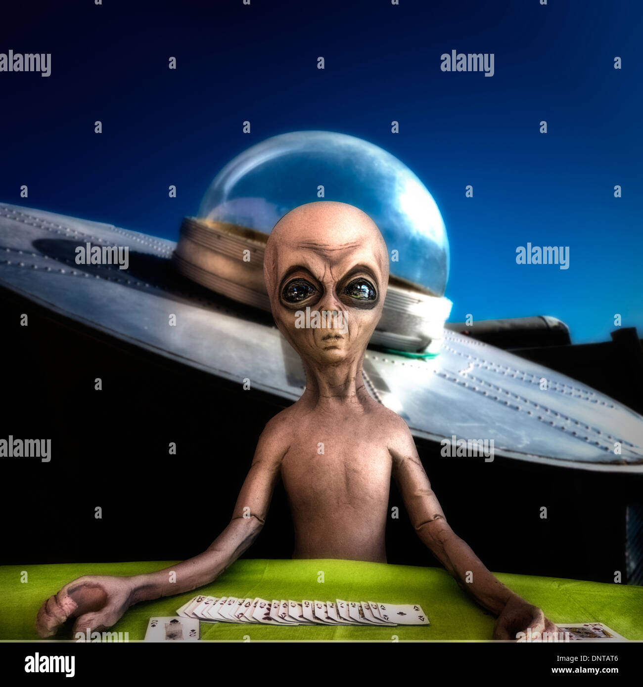 Aliens hi-res stock photography and images - Alamy