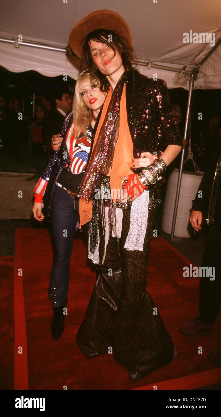 Mtv awards 1998 hi-res stock photography and images - Alamy