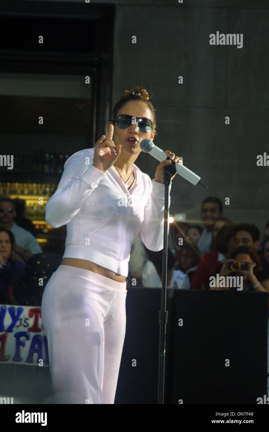 July 13, 2001 - K22475JBB: JENNIFER LOPEZ AT SUMMER CONCERT.AT NBC SHOW ...
