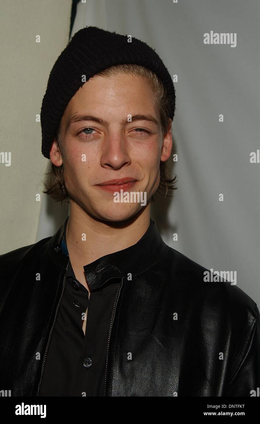 Mar 2002 paris hilton 21st hi-res stock photography and images - Alamy
