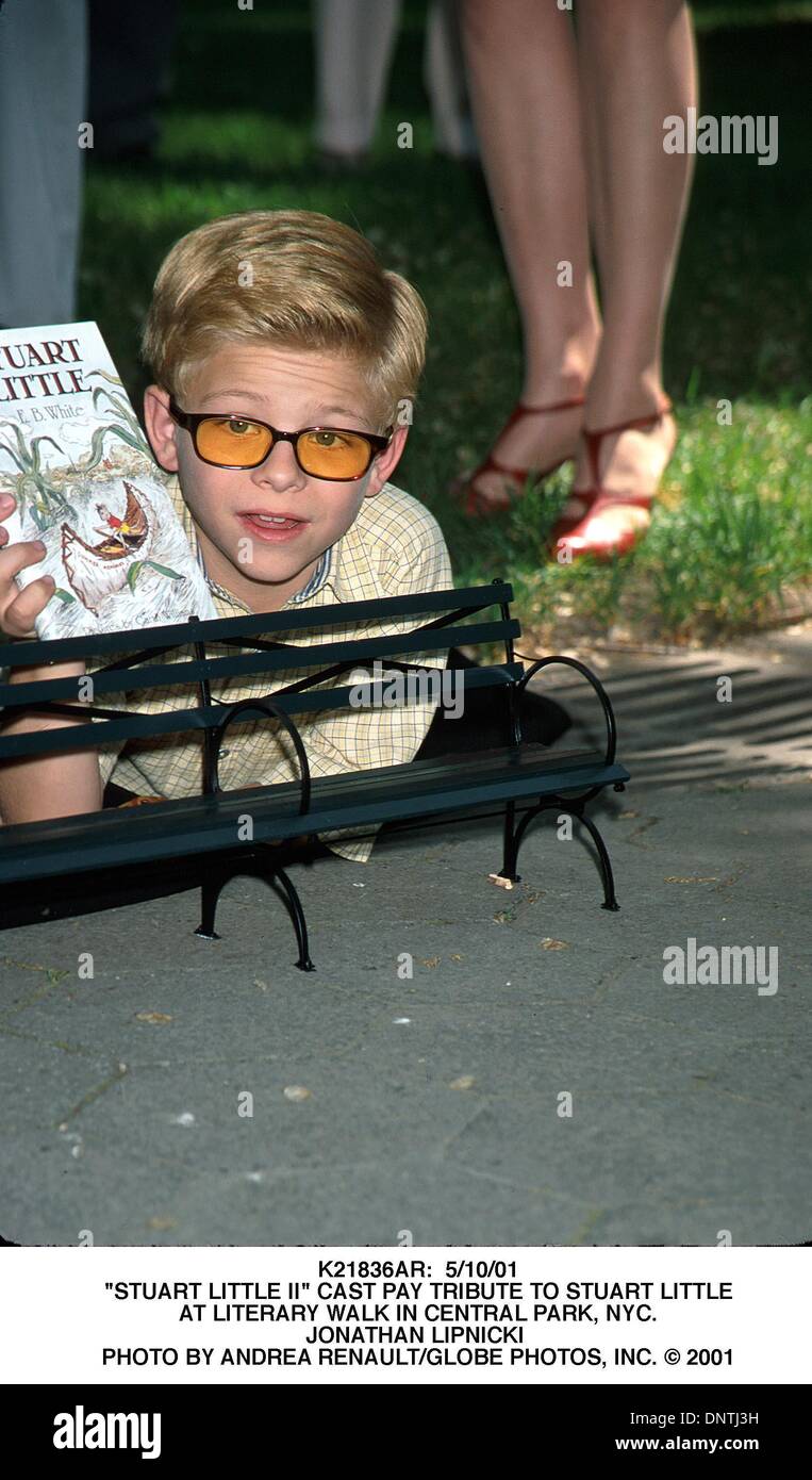 May 10, 2001 - K21836AR: 5/10/01.''STUART LITTLE II'' CAST PAY TRIBUTE ...