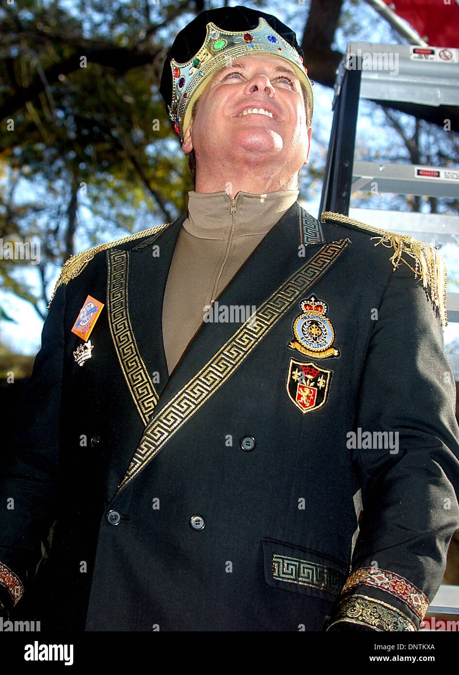 Macy's thanksgiving day parade 2002 hi-res stock photography and images ...