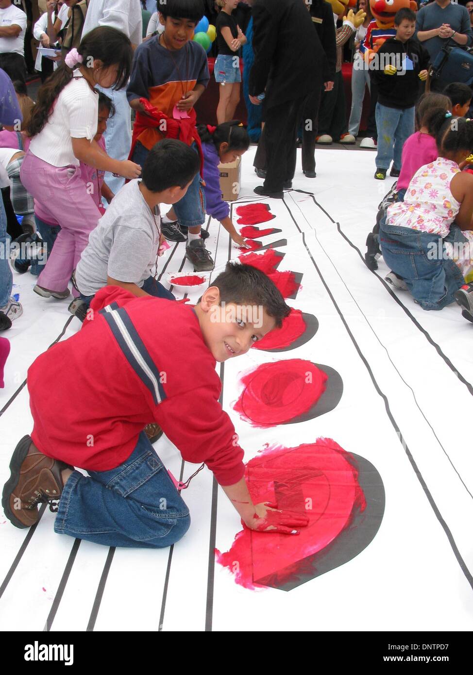 Apr. 24, 2002 - Hollywood, CA, USA - K24821MR: GUINNESS WORLD RECORD ...