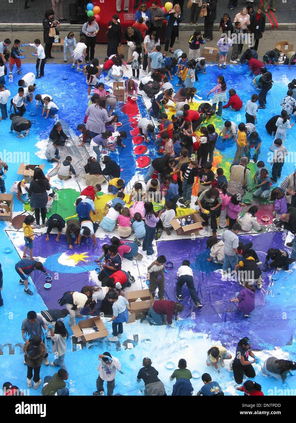 Apr. 24, 2002 - Hollywood, CA, USA - K24821MR: GUINNESS WORLD RECORD ...