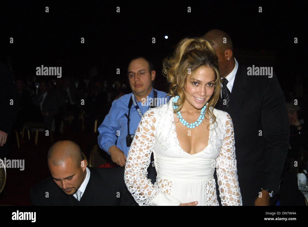 Jennifer lopez 2002 paris hi-res stock photography and images - Alamy