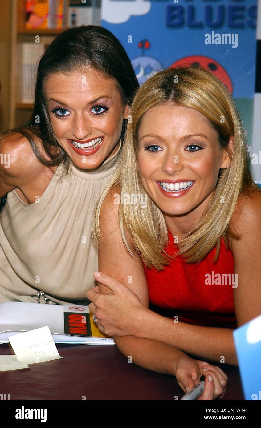 July 24, 2002 - K25660AR: 7/24/02.LINDA AND KELLY RIPA AT A BOOK ...