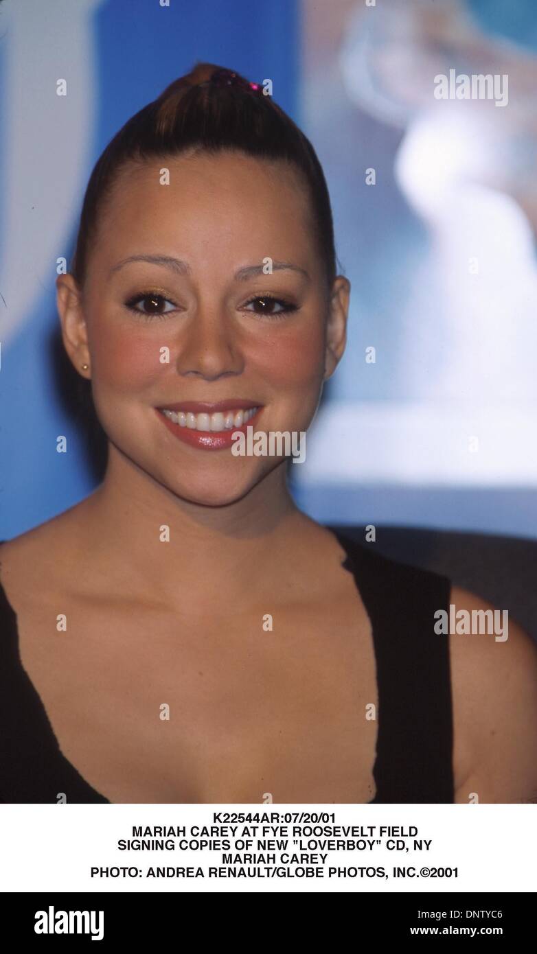 July 20, 2001 - K22544AR:07/20/01.MARIAH CAREY AT FYE ROOSEVELT FIELD ...