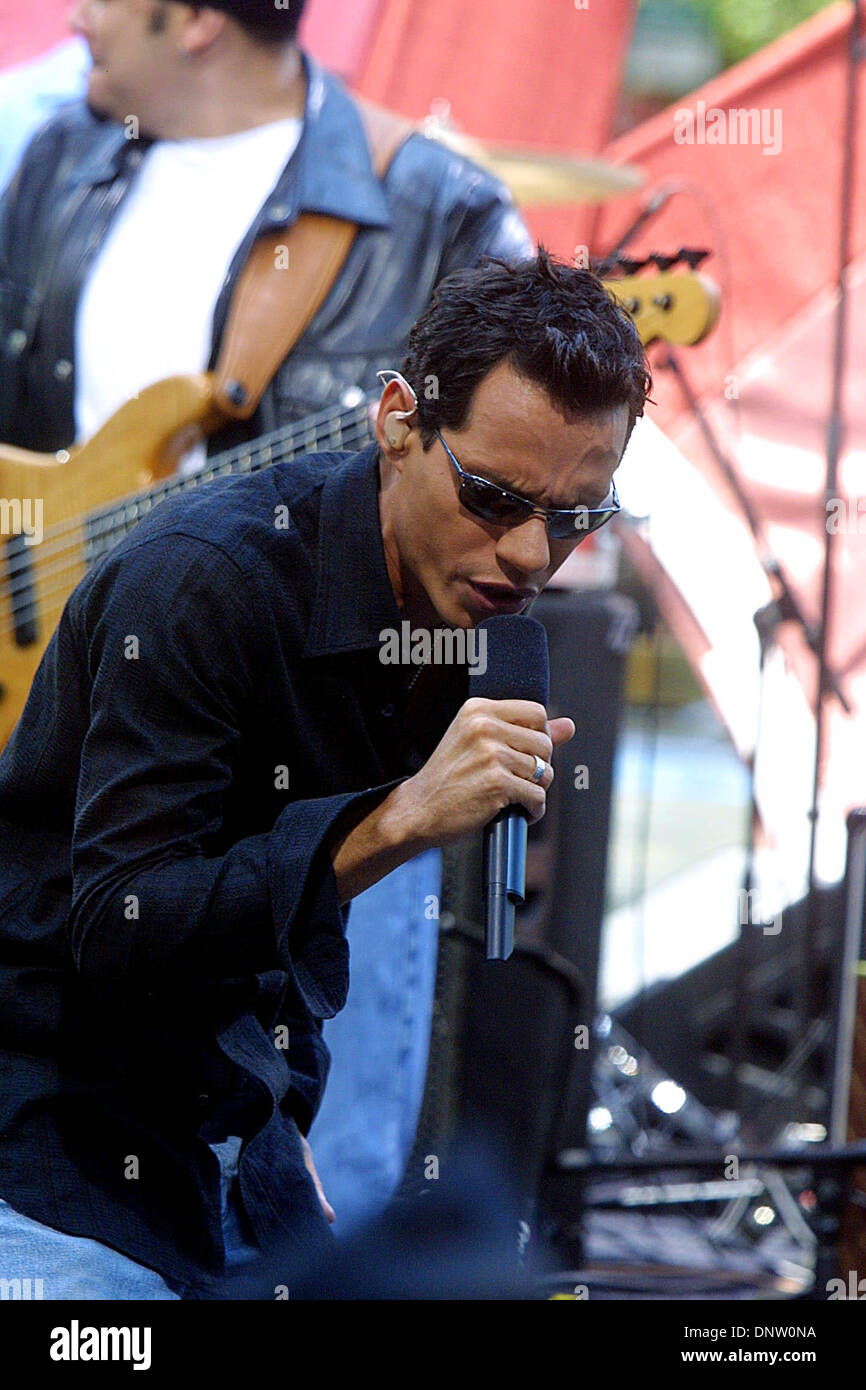 May 24, 2002 - K25150JBB MARC ANTHONY PERFORMS ON CBS ''EARLY SHOW ...