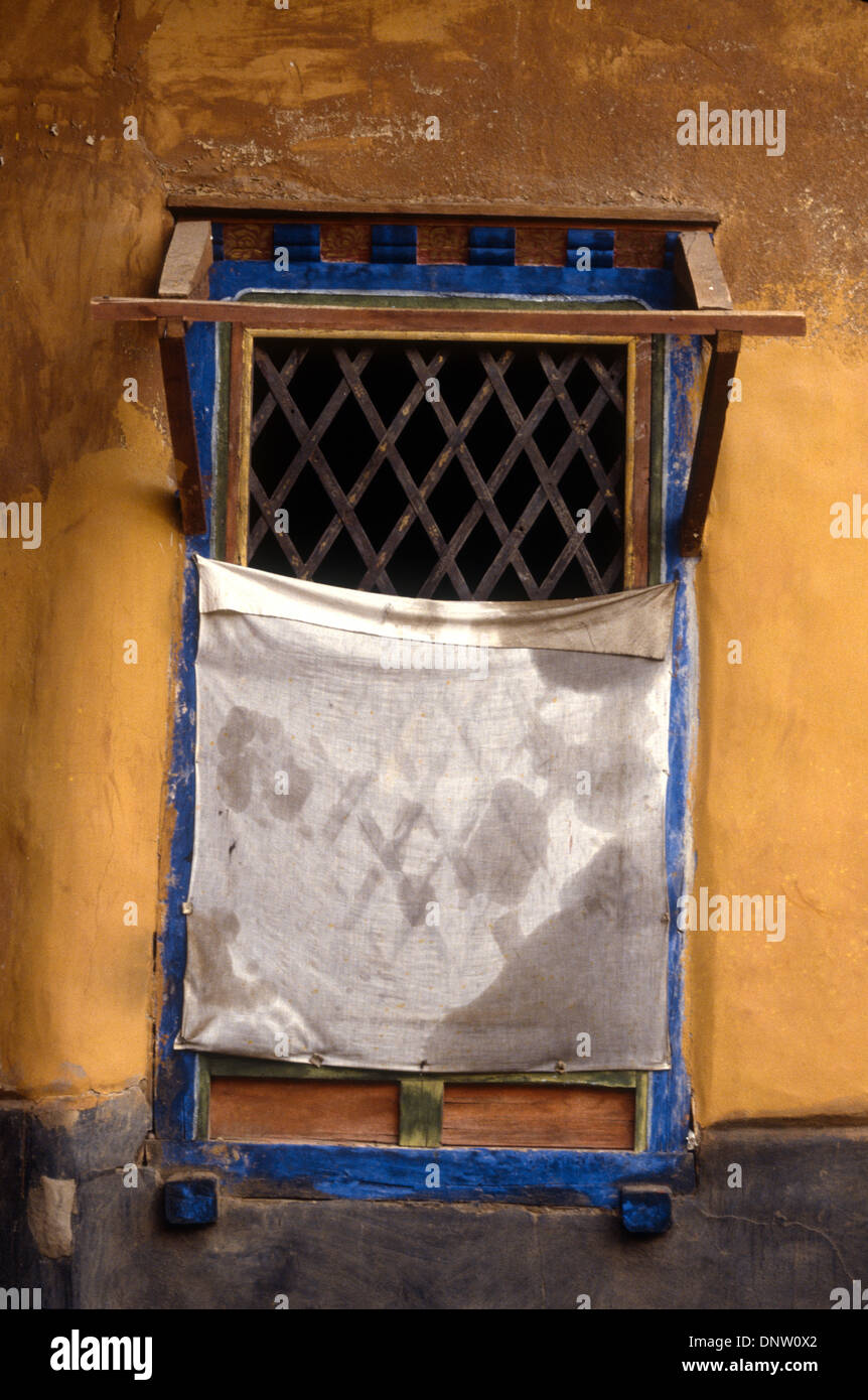 Typical window in Lhasa, Tibet, China Stock Photo - Alamy