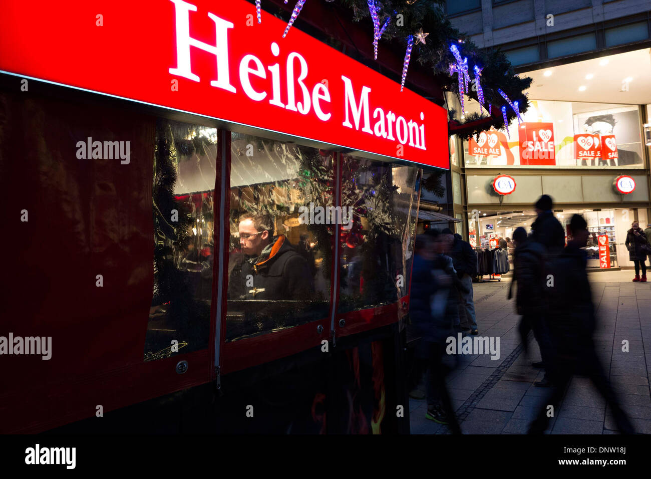 Hot maroni stand hi-res stock photography and images - Alamy