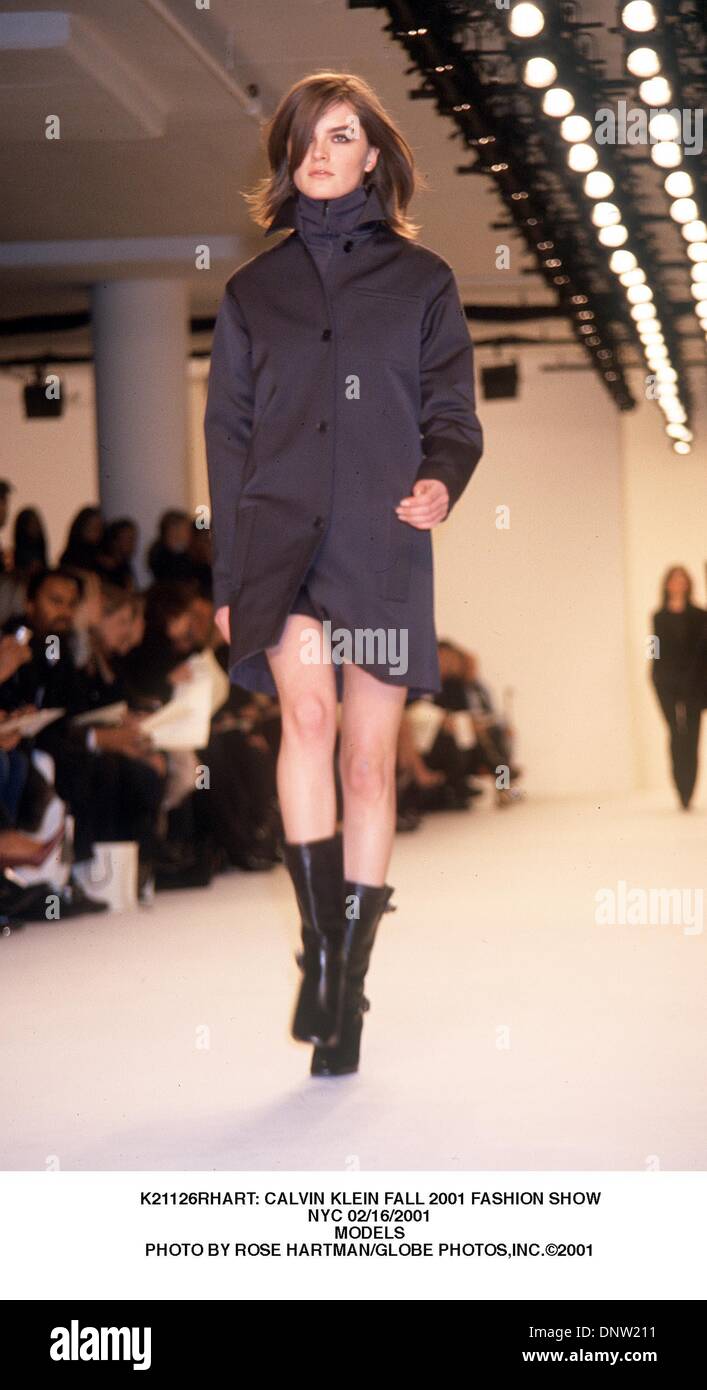 Feb. 16, 2001 - K21126RHART: CALVIN KLEIN FALL 2001 FASHION SHOW.NYC 02 ...