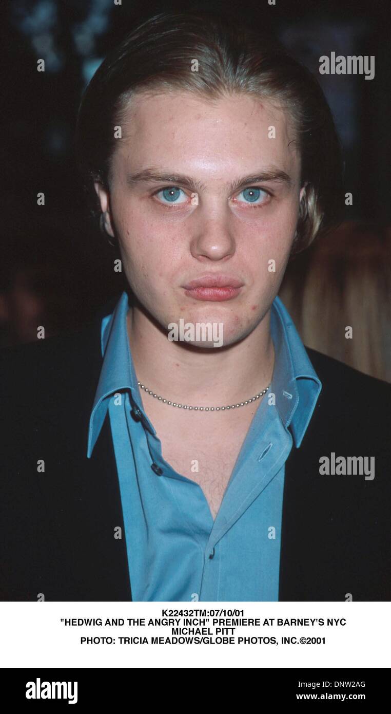Michael pitt 2001 hi-res stock photography and images - Alamy
