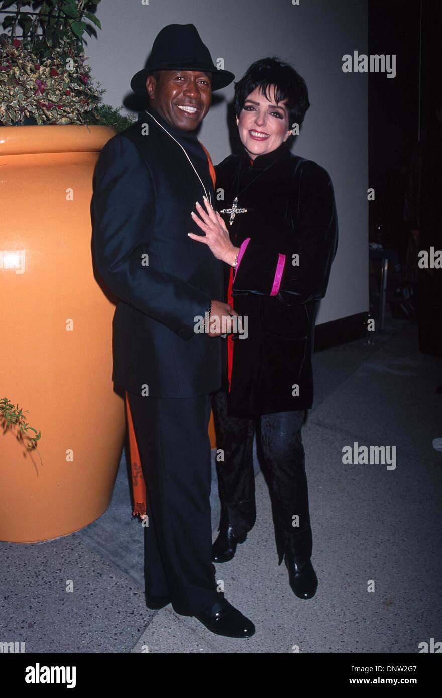 Nov. 16, 2001 - K23381EG: 11/14/01.THE HOLLYWOOD BEAUTIFICATION AWARDS ...