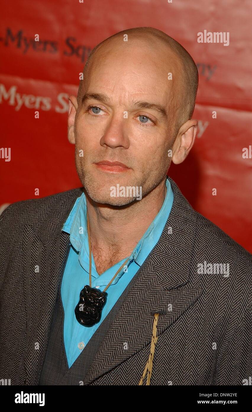Michael stipe 2002 hi-res stock photography and images - Alamy