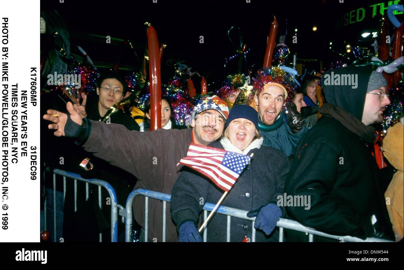 Times square new years eve 1999 hi-res stock photography and images - Alamy