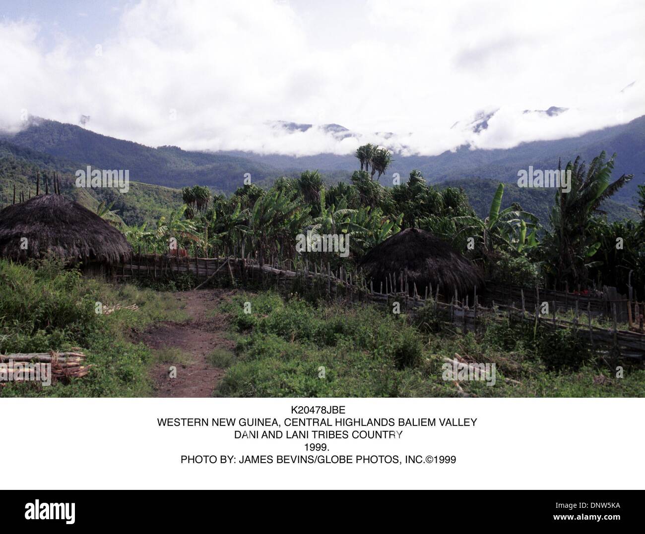 June 15, 2001 - K20478JBE.WESTERN NEW GUINEA, CENTRAL HIGHLANDS BALIEM ...